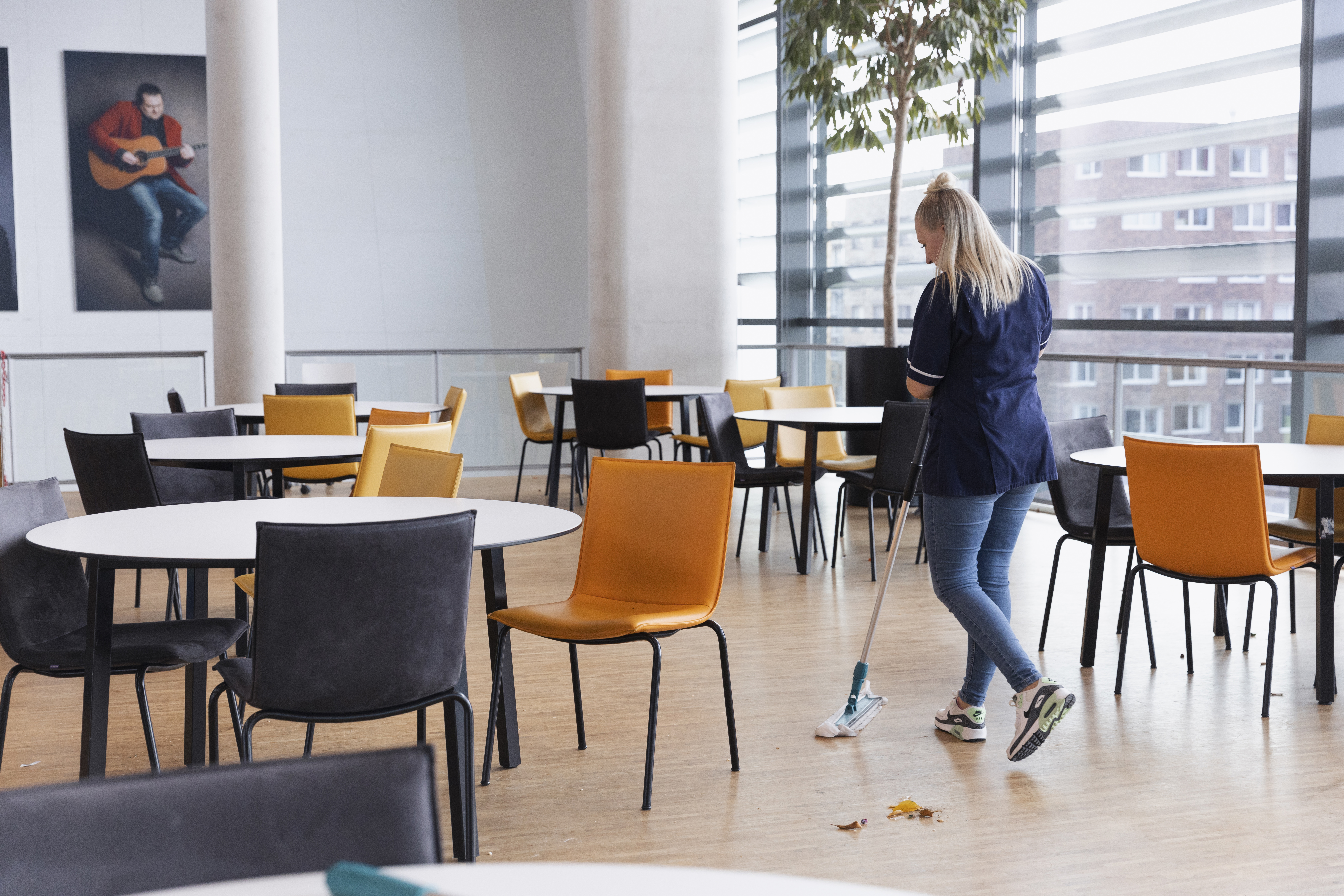 Bedrijfsschoonmaak - Expert in zakelijk reinigingswerk - Vebego