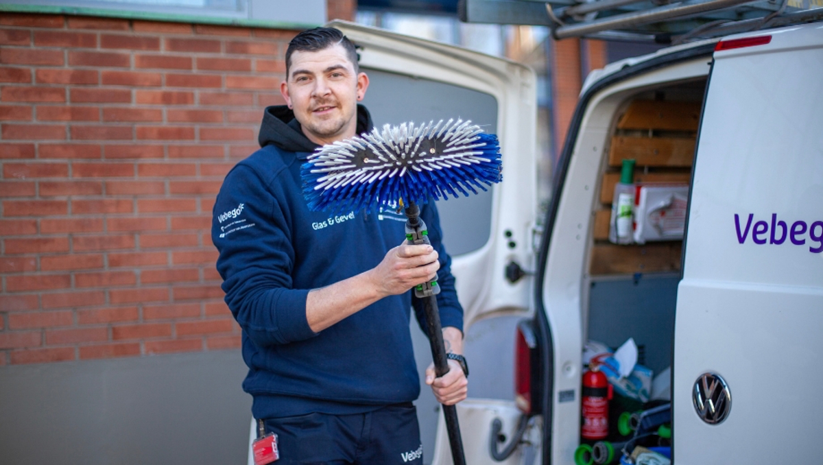 Dit is glazenwasser Tim, medeverantwoordelijk voor de frisse blik van ...